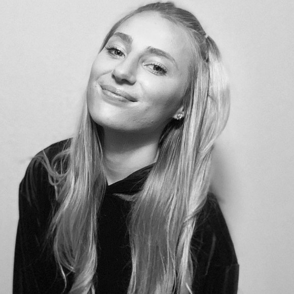 Becca's Closet (@becccamitchell) | Poshmark